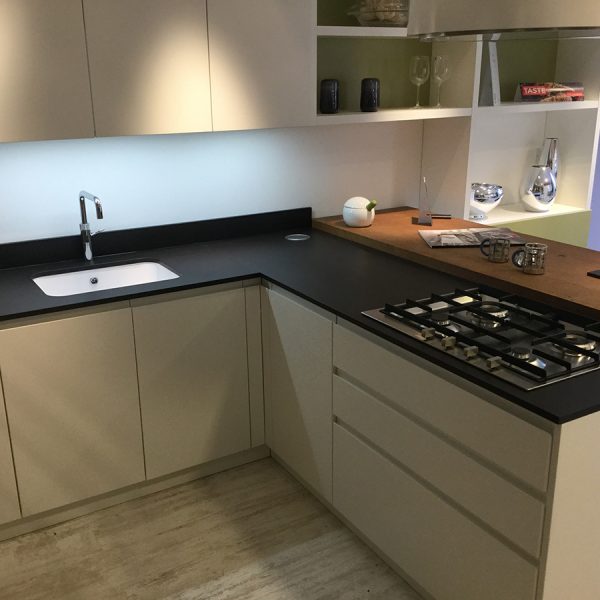 Red Quartz Worktop - Neo Granite